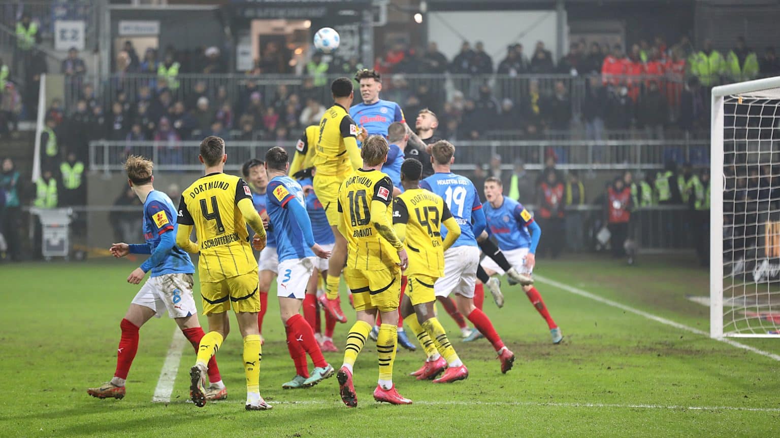 Spektakel im Holstein-Stadion: Störche besiegen Borussia Dortmund mit 4:2 - Kieler ...