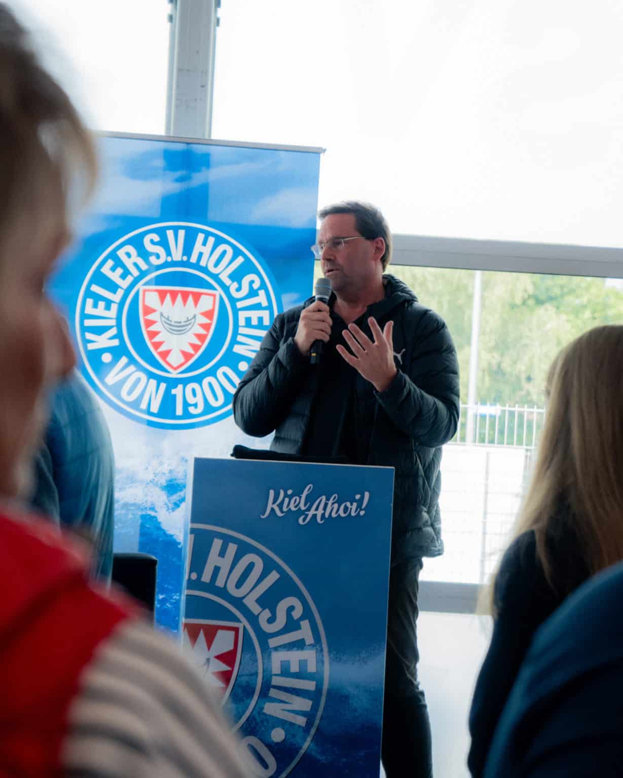 Viel los am Holstein-Stadion: Die Victoria ist zurück in Kiel - Kieler Sportvereinigung Holstein ...